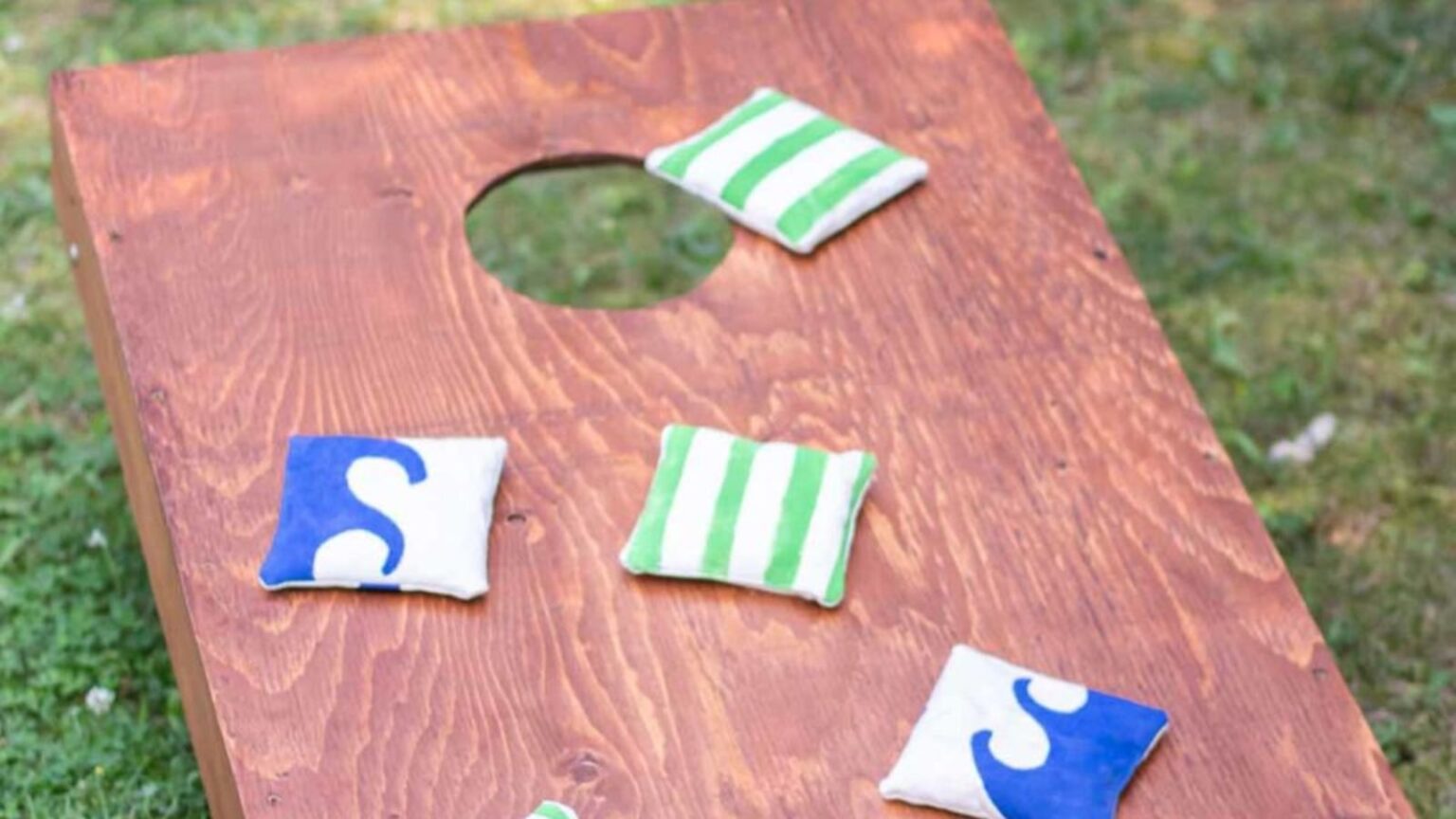 15 DIY Outdoor Backyard Games the Family Will Love